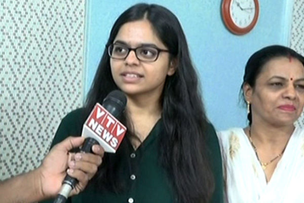 'ભાઈએ ખૂબ સપોર્ટ કર્યો, 8 કલાક ભણતી હતી': અમદાવાદની માનસી મીણાએ પાસ ...