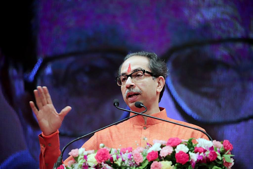 એક મુન્નાભાઈ શાલ ઓઢીને પોતાને ઠાકરે સમજવા લાગ્યા છે! રાજ ઠાકરે પર ...