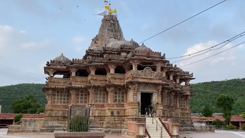 ભગવાન શામળાજીના મંદિરના દ્વાર સોનાથી મઢાયા, ભગવાન વિષ્ણુના 10 અવતારોને ...