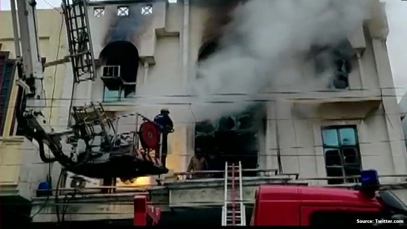 દિલ્હીમાં પટપડગંજની ફેક્ટરીમાં લાગી આગ, 1 વ્યક્તિનું મોત, 32 ફાયર ફાઈટર ...