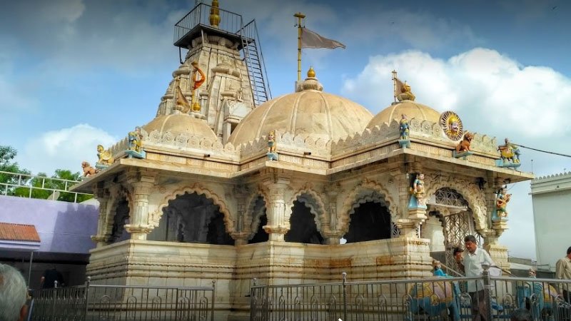 ગુજરાતનું અનોખું મંદિરઃ રોજ મોર બે ટહુકા કરે પછી જ ભગવાનની આરતી થાય છે ...