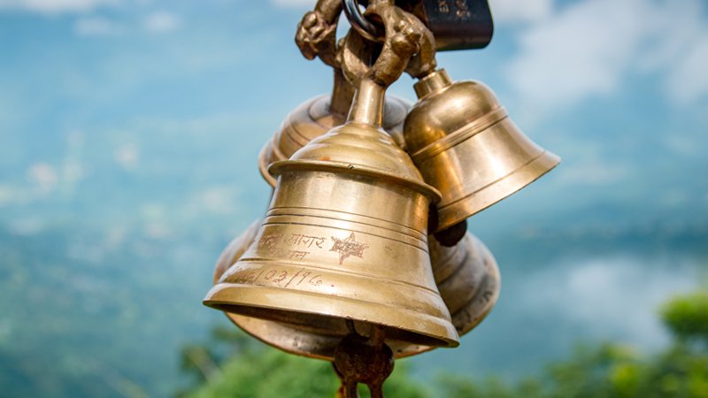 ઘરના મંદિરમાં ઘંટડી વગાડવાથી આવે છે પોઝિટિવ એનર્જી, પરંતુ આ વાતોનું ...