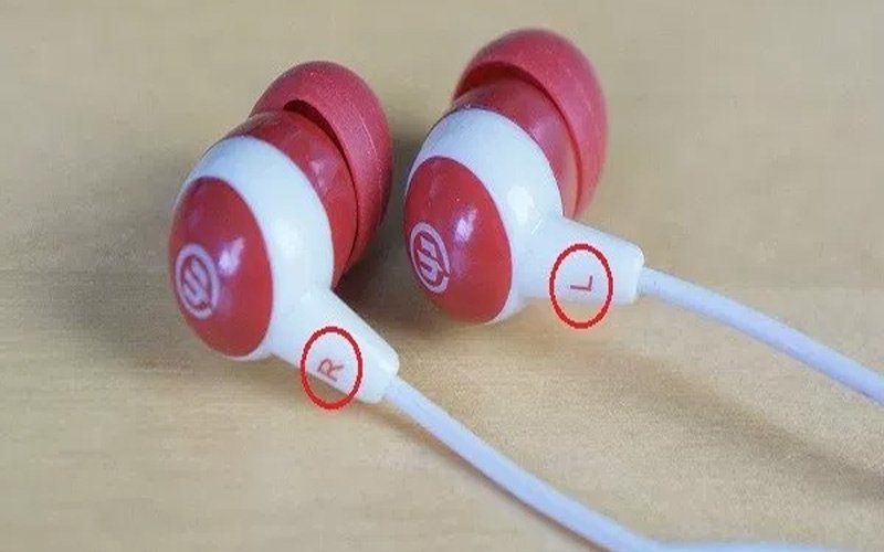 headphones left and right why does it matter