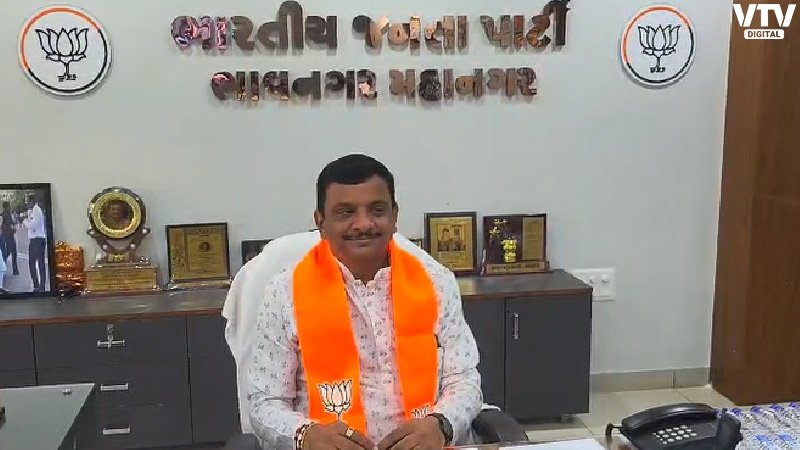 ભાવનગરમાં મેયર પદ ન મળતા કોર્પોરેટર વર્ષાબા પરમારનો હાઈવોલ્ટેજ ડ્રામા ...