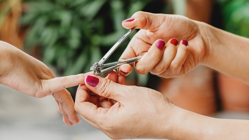 ભૂલથી પણ આ દિવસે નખ ન કાપતા, નહીં તો હસતા-ખેલતા પરિવારને થઇ શકે છે ...