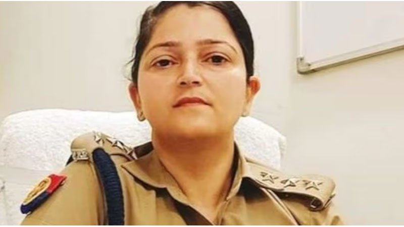 નકલી IRSની જાળમાં ફસાયા લેડી DSP, લગ્ન કરીને છોકરા પેદા કર્યાં, 15 લાખ ઉઘરાવ્યાં, ઠગનો ફૂટ્યો ...