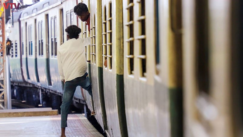 રેલવેમાં રિઝર્વેશન ચાર્ટ ભૂતકાળ બન્યા, આધુનિક HHT મશીને લીધું સ્થાન ...